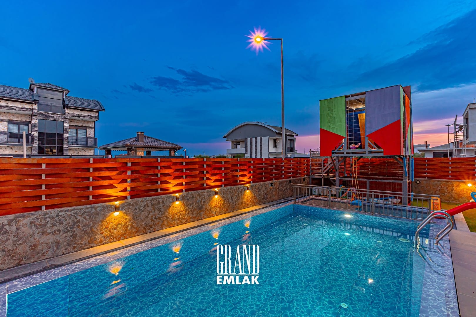 Belek’te Modern Mimariye Sahip, Turizm İzinli, Özel Havuzlu ve 3 Yatak ...